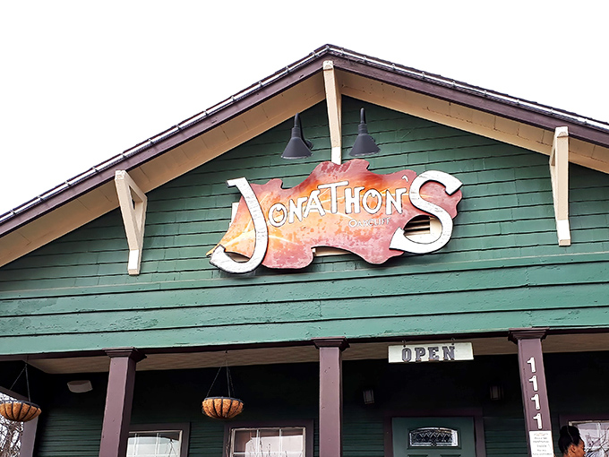 The green clapboard exterior of Jonathon's Diner stands like a beacon of breakfast hope in Oak Cliff, promising comfort food salvation to hungry Dallasites.