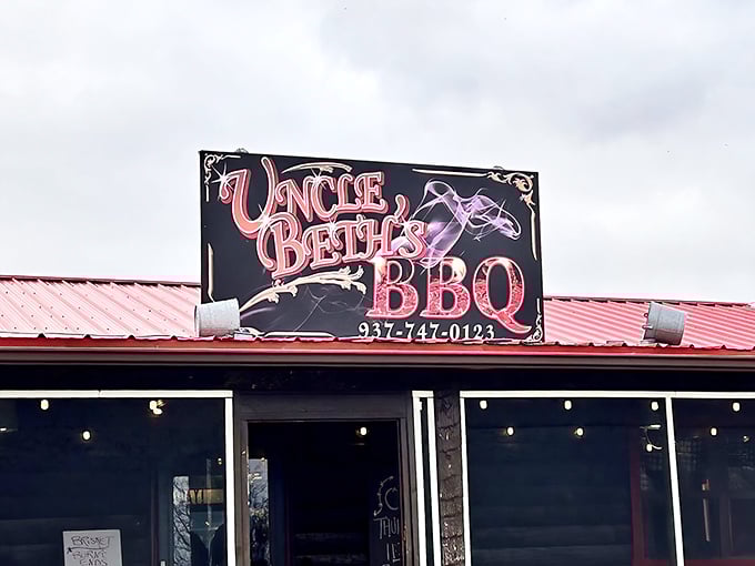A humble exterior that hides culinary greatness. The gravel parking lot at Uncle Beth's has welcomed BBQ pilgrims from across Ohio for good reason.