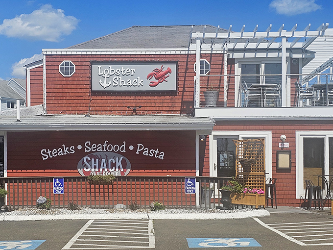 Connecticut coastal charm in full effect&mdash;the restaurant's nautical-themed fa&ccedil;ade practically winks at you as you pull into the parking lot.