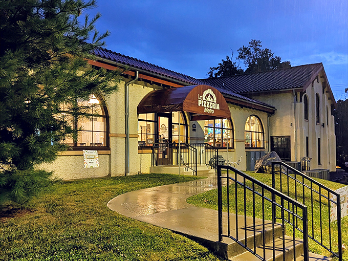 La Pizzeria Metro glows like a beacon of culinary promise at dusk, its warm lights inviting hungry pizza pilgrims to discover Delaware's worst-kept delicious secret.