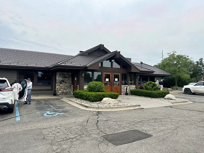 From the outside, Alibi looks like every neighborhood treasure should - unassuming but packed. 