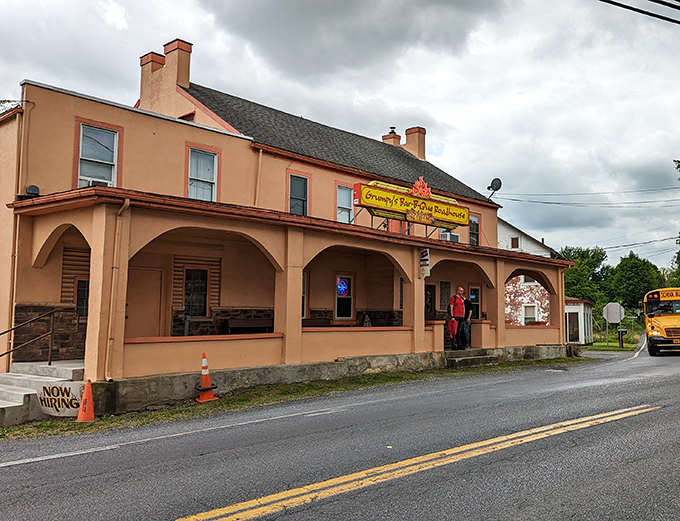 The peach-colored exterior of Grumpy's might not scream "culinary destination," but that roadhouse sign promises smoky treasures within. Trust your nose on this one.