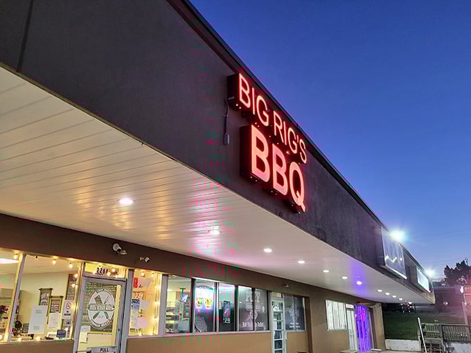 As dusk settles, that neon sign transforms into a beacon of hope for empty stomachs. The barbecue equivalent of "Follow the light."