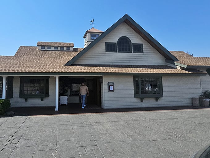 The farmhouse-style exterior of Hodel's welcomes hungry travelers like a culinary lighthouse in Bakersfield's sea of chain restaurants.