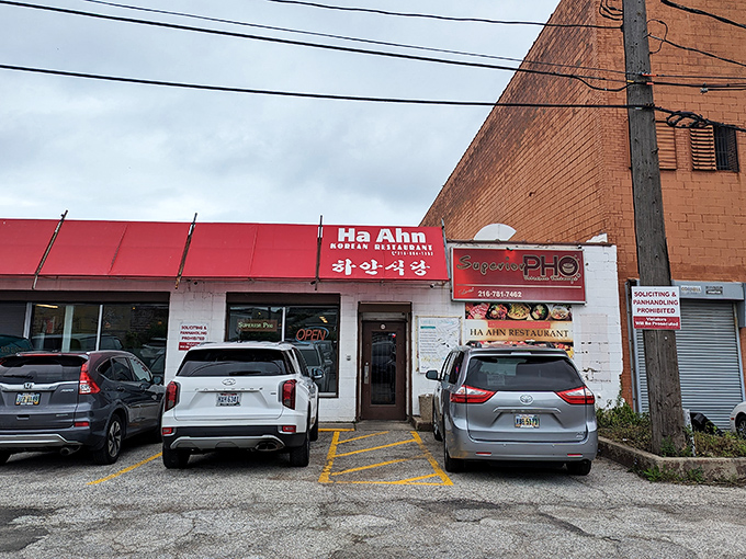 The unassuming storefront of Superior Pho might not stop traffic, but locals know this modest exterior hides culinary treasures worth seeking out.