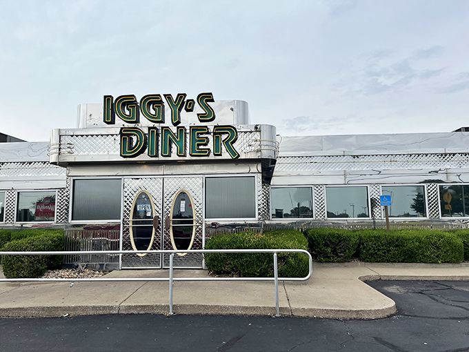 That gleaming silver exterior isn't just eye-catching&mdash;it's a time machine disguised as a diner. Iggy's stands proud on Carthage's Grand Avenue like a beacon for hungry travelers.
