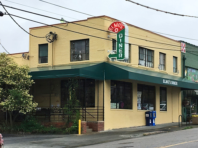 That vintage neon sign isn't just retro-cool&mdash;it's a North Carolina landmark guiding hungry travelers to breakfast paradise since before Instagram made food photos a thing.