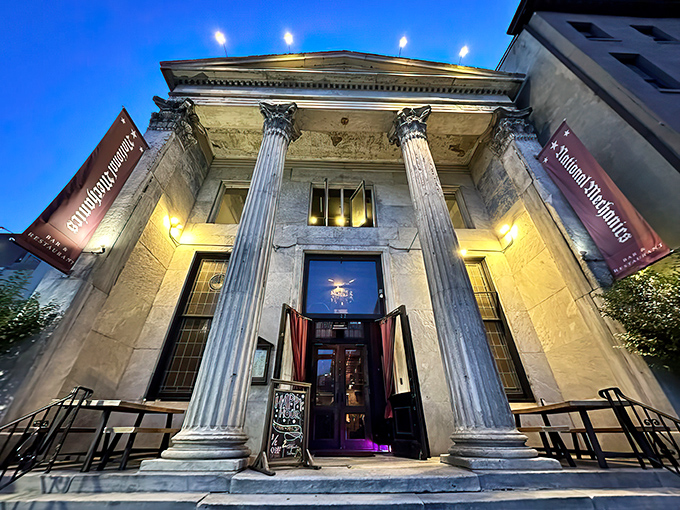 Banking on a good meal? This Greek Revival fa&ccedil;ade isn't guarding gold anymore&mdash;unless you count those golden-fried chicken wings waiting inside.