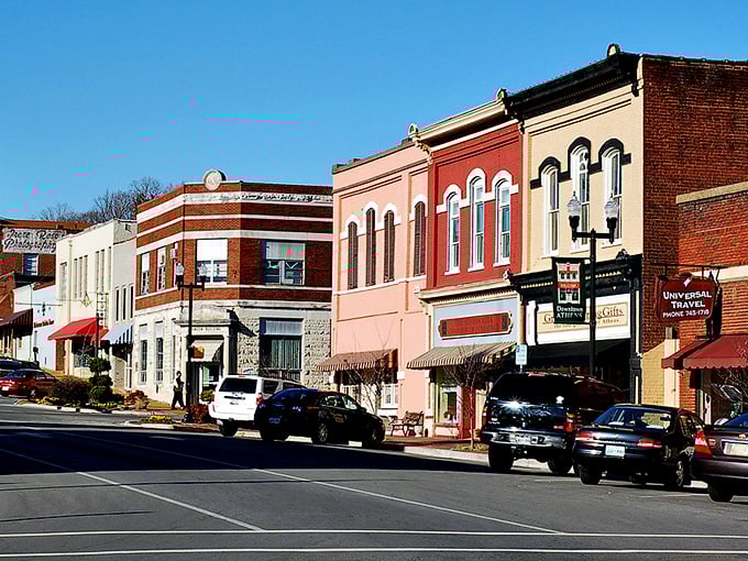 Downtown Athens showcases that perfect small-town America vibe &ndash; colorful historic buildings that look like they're posing for a Norman Rockwell painting.