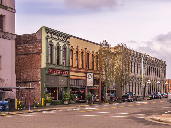 This Willamette River view makes even the most devoted couch potato consider taking up riverside meditation.