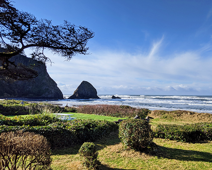 Nature's perfect postcard moment: dramatic coastal headlands frame the Pacific like Mother Nature's own Instagram filter.