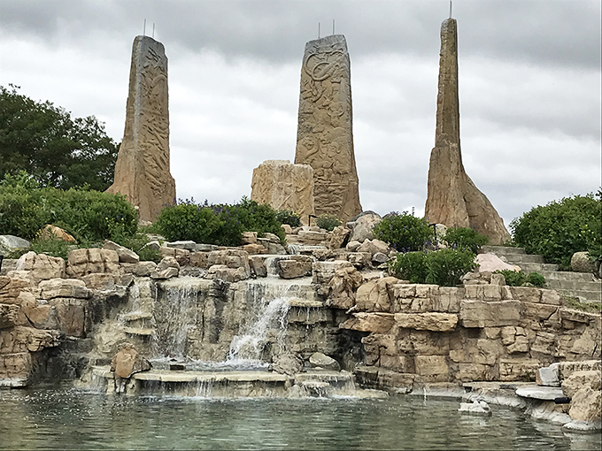 Mother Nature's own sculpture garden! These towering stone monoliths and cascading water create Nebraska's answer to Stonehenge &ndash; just with better picnic options.