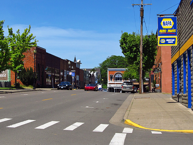 Brownsville's historic downtown looks like it's waiting for a film crew—because it was! "Stand By Me" fans will recognize these brick buildings and charming storefronts.