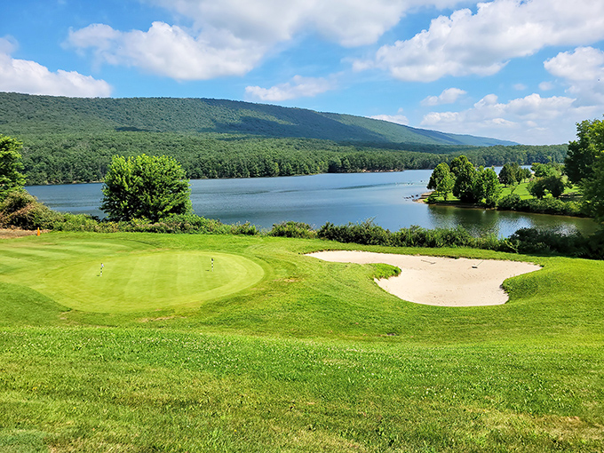 The Jack Nicklaus Signature Golf Course offers fairways with views so distracting, you'll have a legitimate excuse for that slice into the rough.