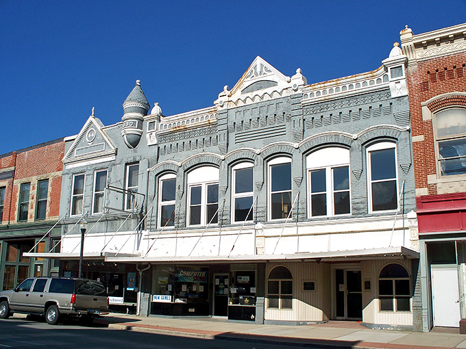 Downtown Delphos showcases stunning Victorian architecture that would make any history buff swoon. These ornate facades tell stories of a bygone era when craftsmanship reigned supreme.