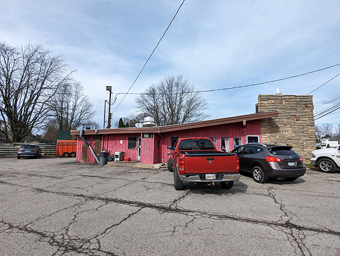 From another angle, you can see why locals' cars instinctively turn into Porky's parking lot at lunchtime.