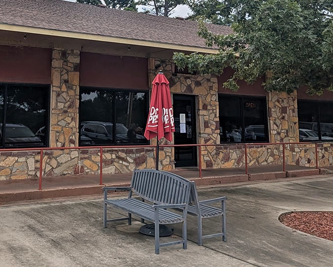 The unassuming stone exterior of Smokin' Joe's might not scream "food paradise," but that smoky aroma wafting through the air tells the real story.