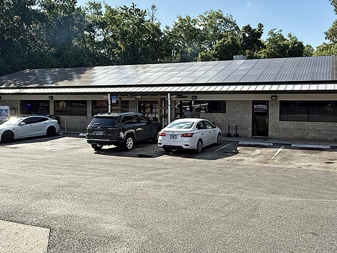 The unassuming exterior of Pearl Country Store & Barbecue proves once again that culinary treasures often hide in plain sight.