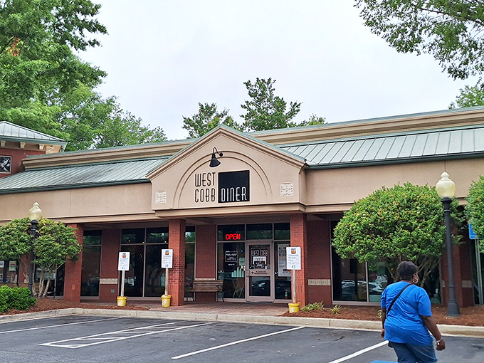 he welcoming entrance beckons hungry visitors with the promise of Southern comfort food that'll make your taste buds stand up and applaud.