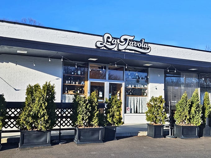That retro script sign and those planters flanking the entrance are basically saying "come in, we've got carbs."
