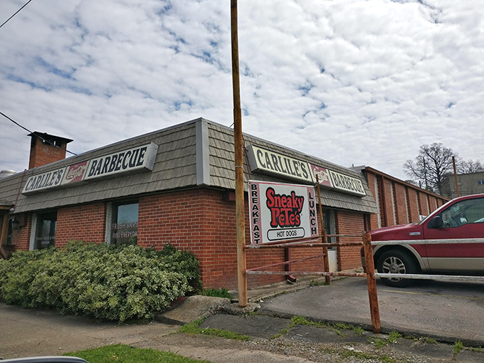That vintage sign says it all&mdash;Carlile's has been serving up barbecue goodness to hungry Alabamians long before food blogs and Instagram were even imagined.