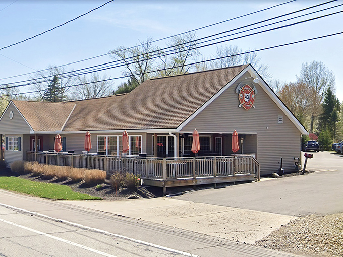 This unassuming facade hides wing wizardry that would make Colonel Sanders question his life choices.