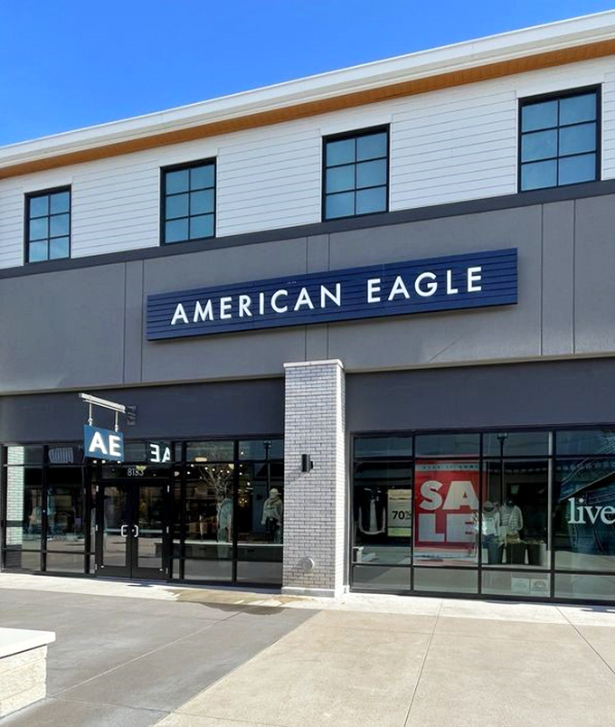 American Eagle's bold "SALE" signs are the retail equivalent of a siren song—impossible to resist and guaranteed to lighten your wallet.