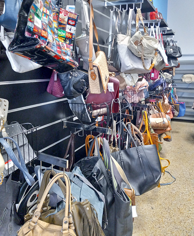 Handbag heaven! Designer lookalikes mingle with authentic vintage pieces in this leather landscape of functional fashion possibilities.