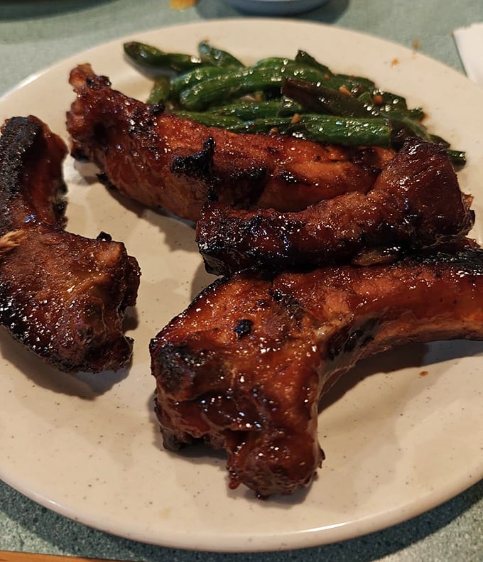 Barbecued ribs with a side of green beans – proof that sometimes the simplest combinations create the most satisfying harmony.