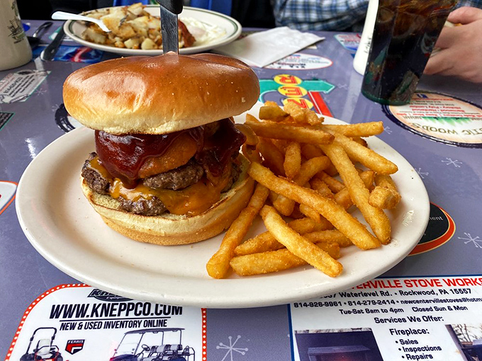 A burger that doesn't need Instagram filters&mdash;just napkins. Those fries are the supporting actors who deserve their own Oscar.