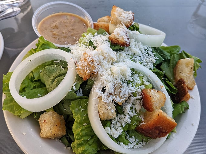 A Caesar salad that Julius himself would approve. Crisp romaine, house-made croutons, and freshly grated cheese prove that salads don't have to be punishment.