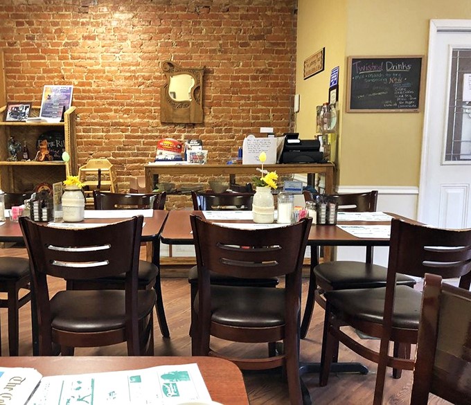Simple wooden tables, paper placemats, and the promise of honest food. Sometimes the absence of pretension is the greatest luxury of all.