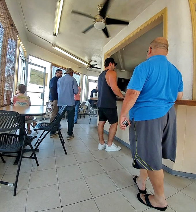 The line forms to the right, folks. These customers know that good things come to those who wait&mdash;especially when those good things are wrapped in a tortilla.