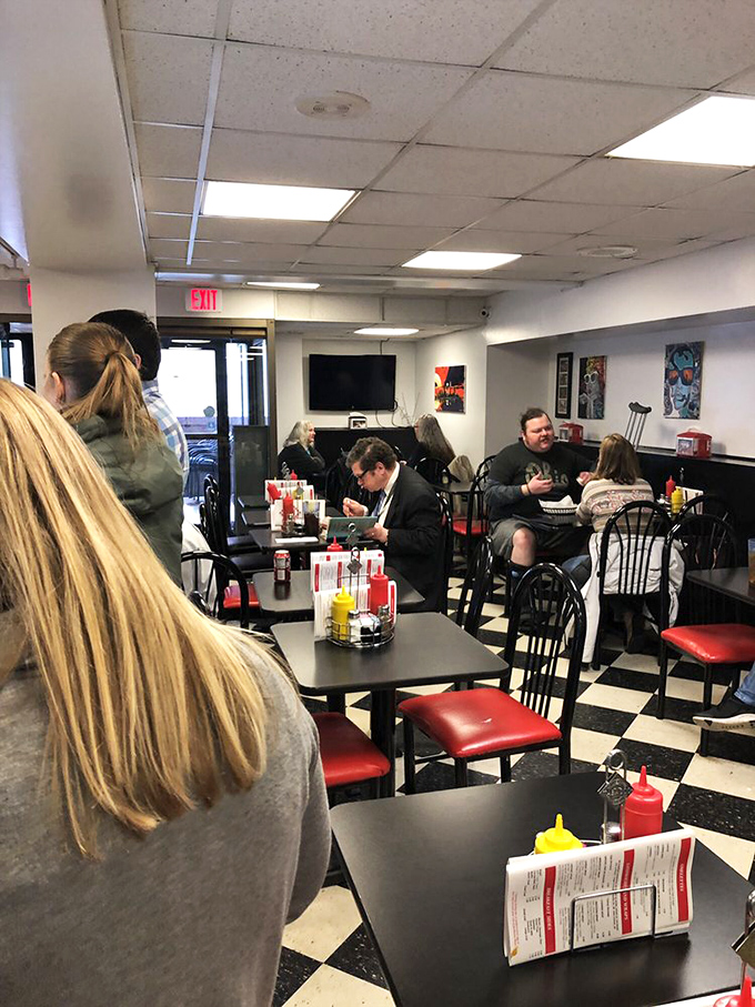 Diners dig into their meals with the focused determination of people who know they've made excellent choices.