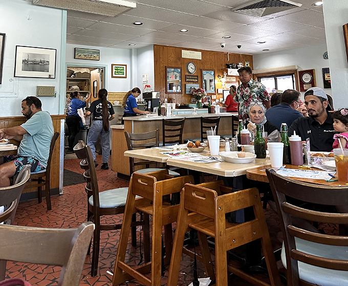 When locals fill every table, you know the kitchen is doing something extraordinarily right with their seafood.