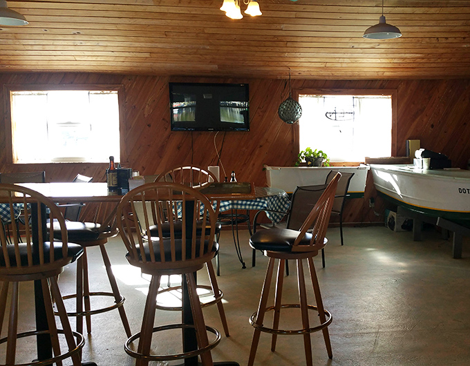 Wooden walls, wooden ceiling, wooden everything&mdash;like dining in a ship's cabin, only with better food and no seasickness.