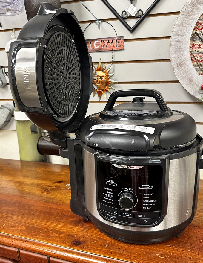 Kitchen gadget graveyard or culinary opportunity? This Ninja pressure cooker probably made exactly three meals before retirement. Your kitchen awaits its resurrection.