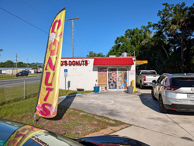 Ed's Donuts proves the best things come in small packages &ndash; and that a good donut shop needs nothing more than fresh inventory and loyal customers.