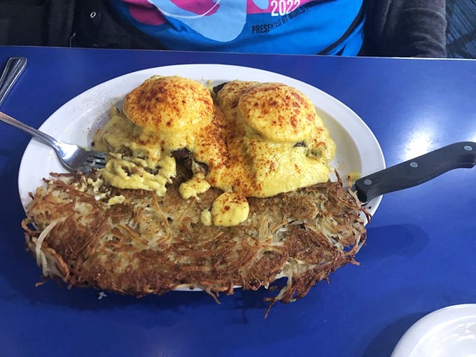 Benedict so beautiful it deserves its own Instagram account. Those crispy hash browns are the unsung heroes of this breakfast masterpiece.