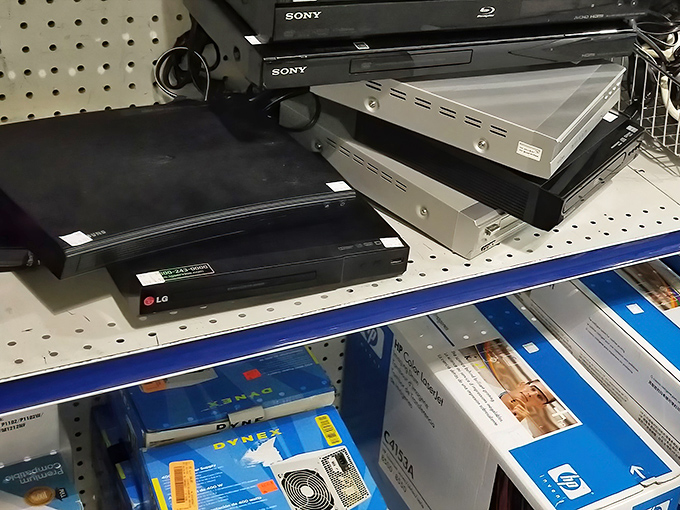 Electronic treasures await new homes. These DVD players and Blu-ray devices are like retired Broadway performers—still plenty of good shows left in them.