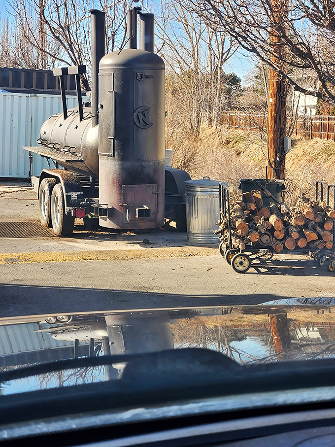The real magic happens here. This smoker has more patience than a kindergarten teacher and produces results worth writing home about.
