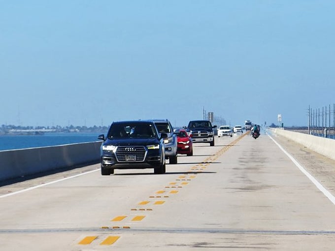 Traffic jams are somehow less annoying when you're surrounded by water so blue it looks Photoshopped. Even Monday commuters crack a smile here.