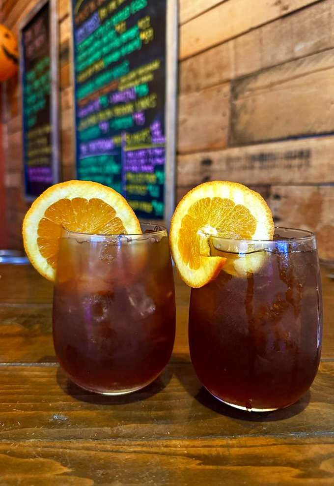 Sweet tea served with orange slices&mdash;because sometimes your palate needs a refreshing timeout between meat marathons.