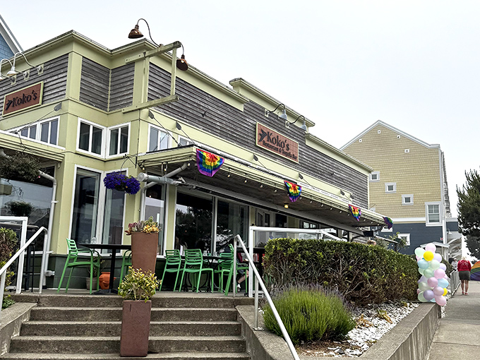 Koko's Restaurant in Seabrook offers al fresco dining with a side of coastal charm&mdash;where every meal comes with complimentary sea air and vacation vibes.