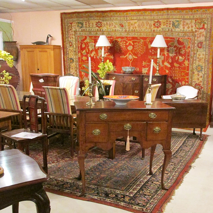 A room that screams "cultured sophistication" with its vibrant tapestry backdrop. Like walking onto a movie set where the aristocracy might drop by for tea.