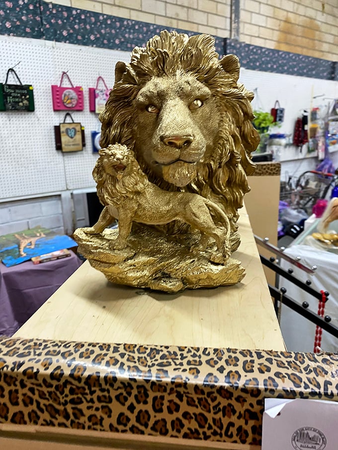 This golden lion statue isn't just tacky &ndash; it's magnificently, gloriously tacky in the best possible way! 