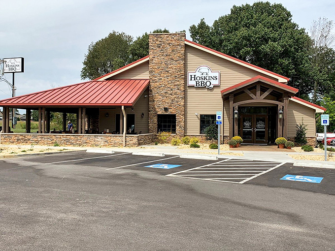 Hoskins BBQ serves up Kentucky flavor in a setting that's both comfortable and unpretentious. Hearty portions at reasonable prices make this a retiree favorite.