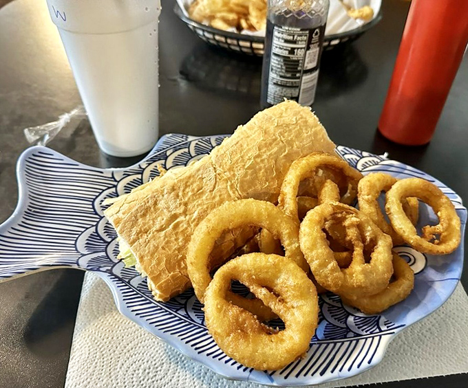 Onion rings and bread &ndash; the supporting actors that deserve their own standing ovation in this Gulf Coast culinary production.