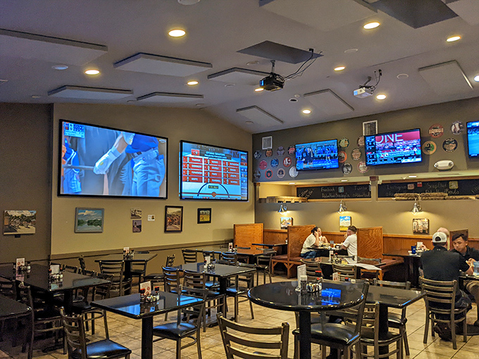 Sports on the screens, friends at the tables&mdash;Robin Hood's dining area masters the art of "come for the game, stay for another round."