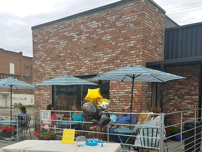 Outdoor dining in Payette means casual conversations with strangers who quickly become acquaintances over shared plates and local brews.